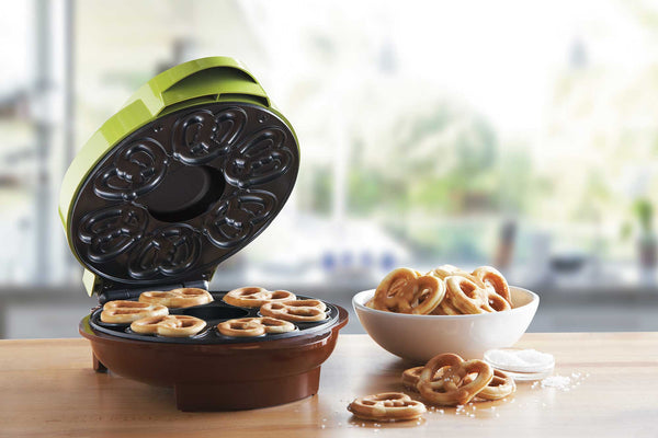 Brentwood TS-251 Non-Stick Mini Pretzel Maker Machine, Green ...